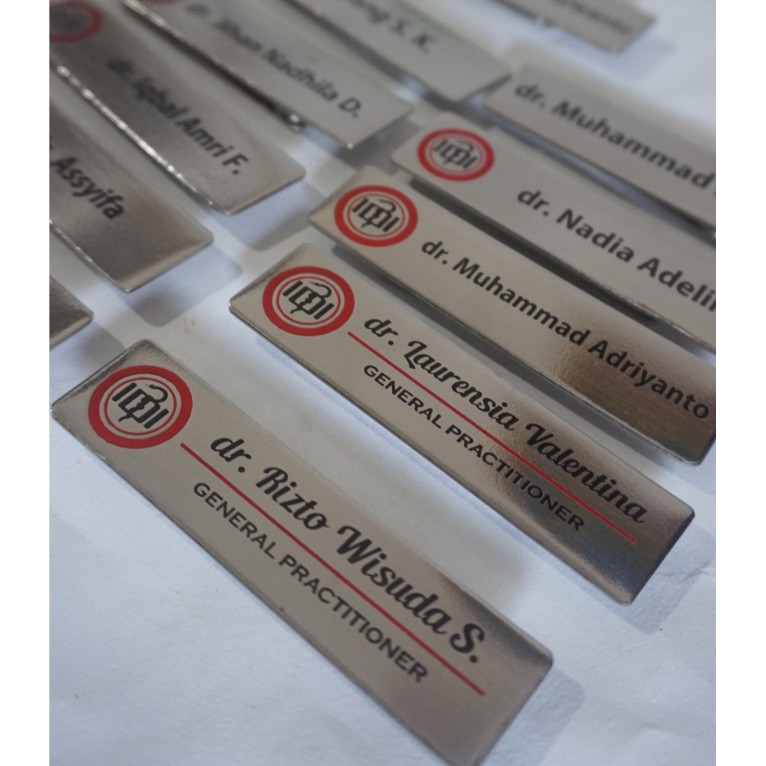 Jual NAME TAG PIN NAMA LOGAM CUSTOM PENITI MURAH | Shopee Indonesia