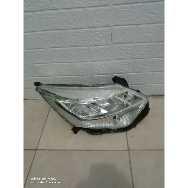 Jual Headlamp Sigra /Calya new facelift | Shopee Indonesia