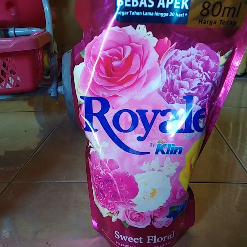 Jual Pewangi Soklin Royal Softener 800ml | Shopee Indonesia