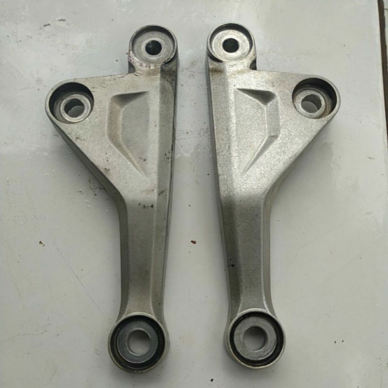Jual Bracket Engine Hanger set L/R Ori CBR 150r new Streetfire Dudukan ...