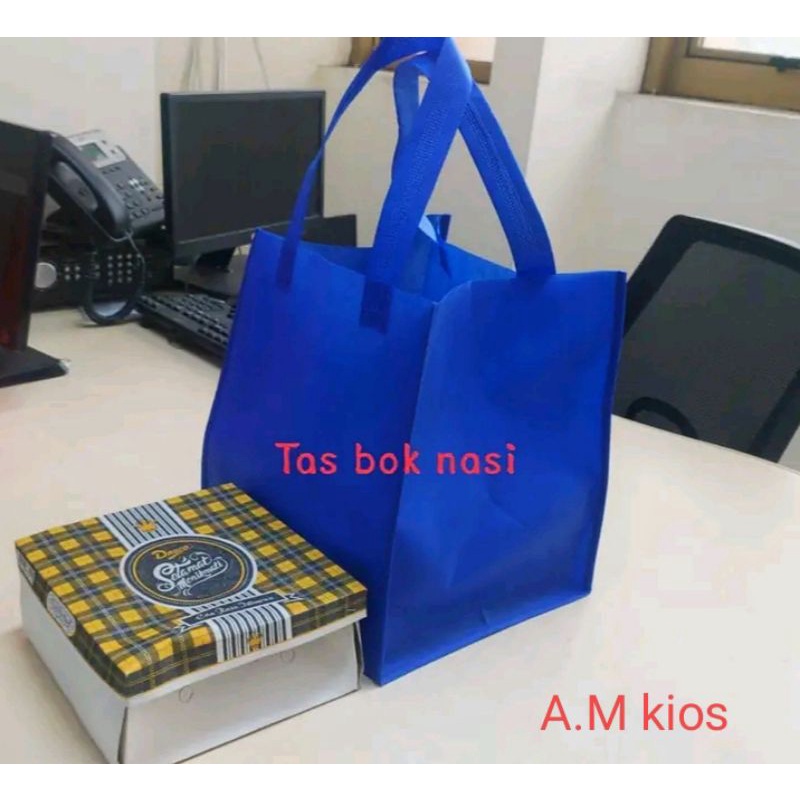 Jual Tas spunbond nasi kotak,tas nasi box 20x20, goodie bag nasi kotak | Shopee Indonesia