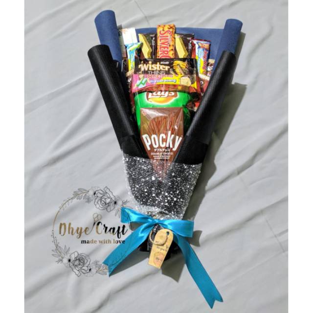 Jual buket snack unik , buket kado wisuda , buket jajanan unik | Shopee ...