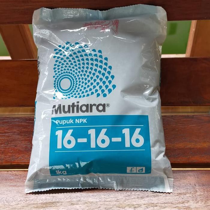 Jual Pupuk NPK Mutiara Biru 161616 isi 1 kg KEMASAN PABRIK | Shopee ...