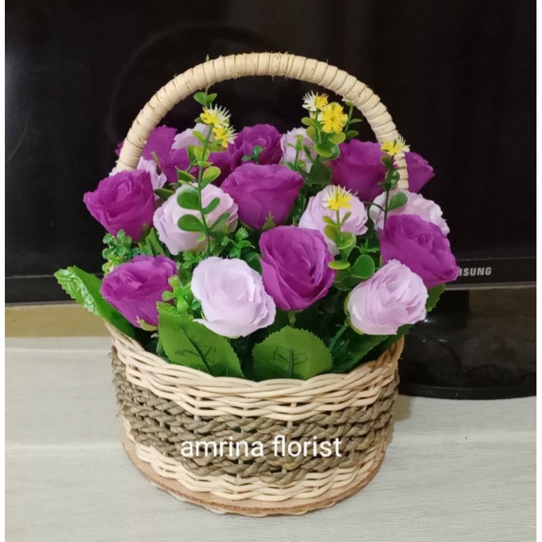 Jual bunga mawar artificial vas keranjang rotan//bunga mawar hiasan ...