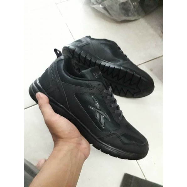 Jual Sepatu full black sport | Shopee Indonesia