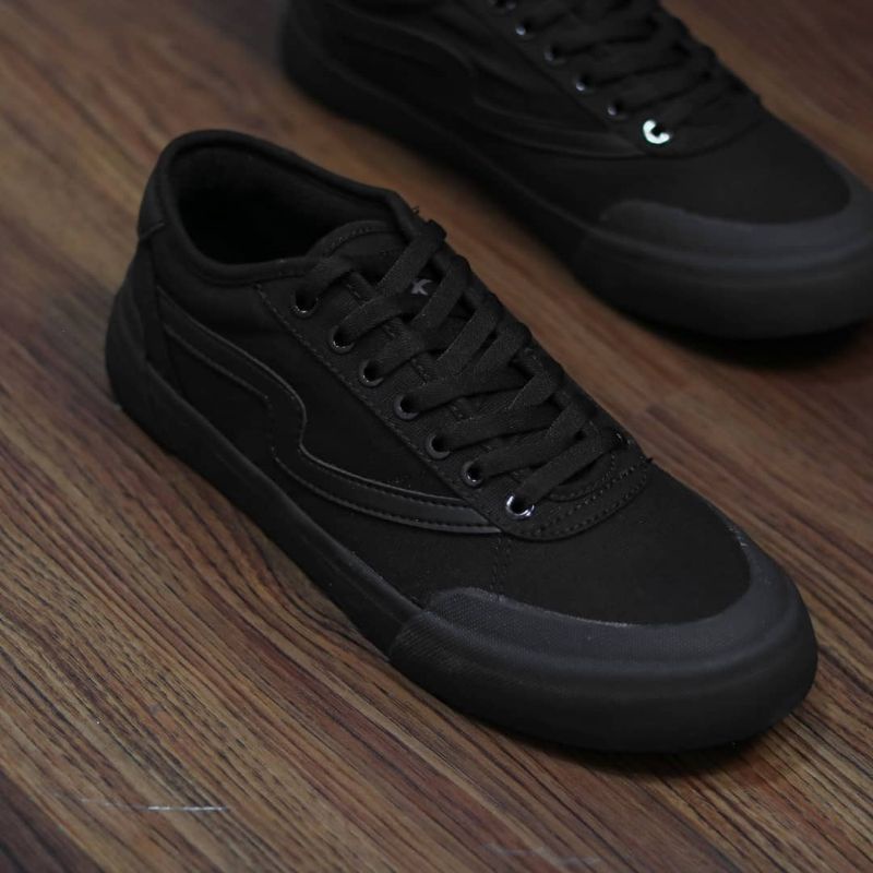 Jual Patrobas Ivan Low All Black Original 100% | Shopee Indonesia