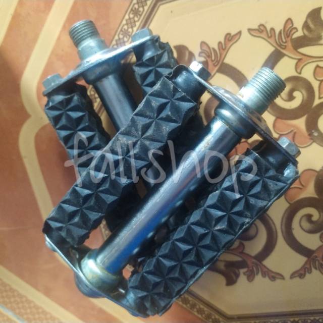 Jual PEDAL SEPEDA POLIGON/PEDAL JENGKI/PEDAL AS BESAR/PEDAL SHIM HWA ...
