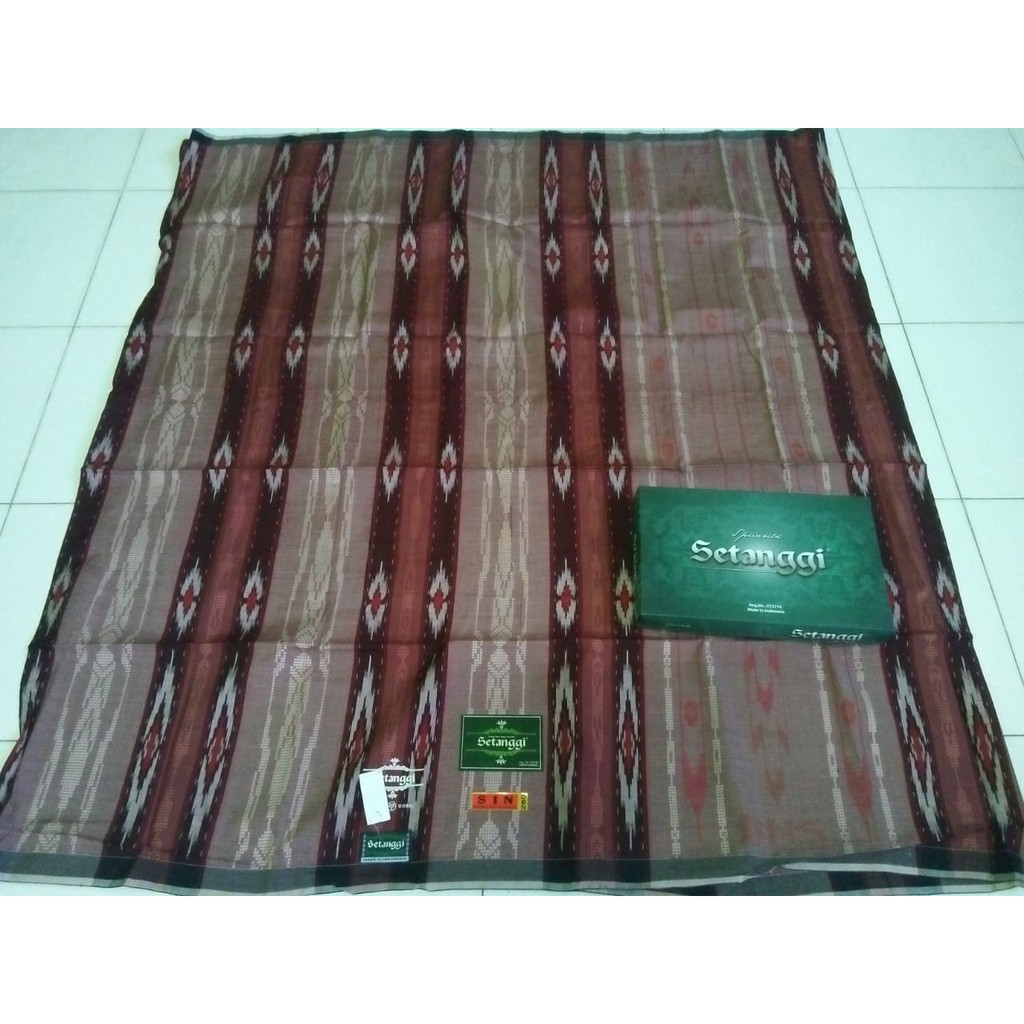 Jual Sarung Setanggi Full Sutera SIN Merah dan Krem | Shopee Indonesia