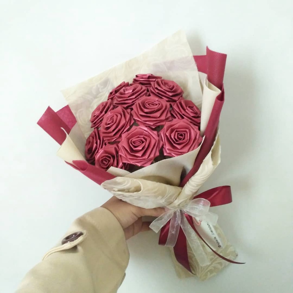 Jual Buket Bunga Mawar Kertas buat wisuda Isi 12 Bunga | Ajisaiflo ...