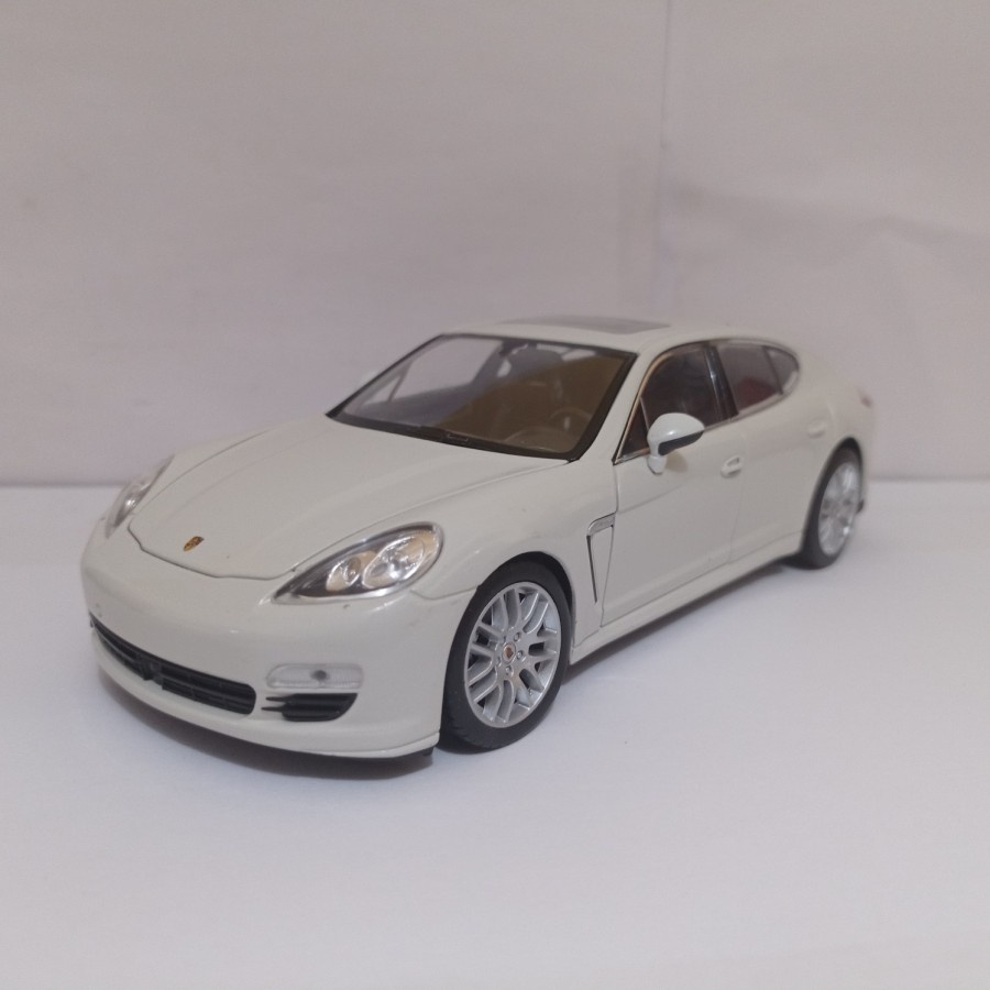 Jual Diecast Porsche Panamera S putih Welly skala 1:24 Mobil sport ...