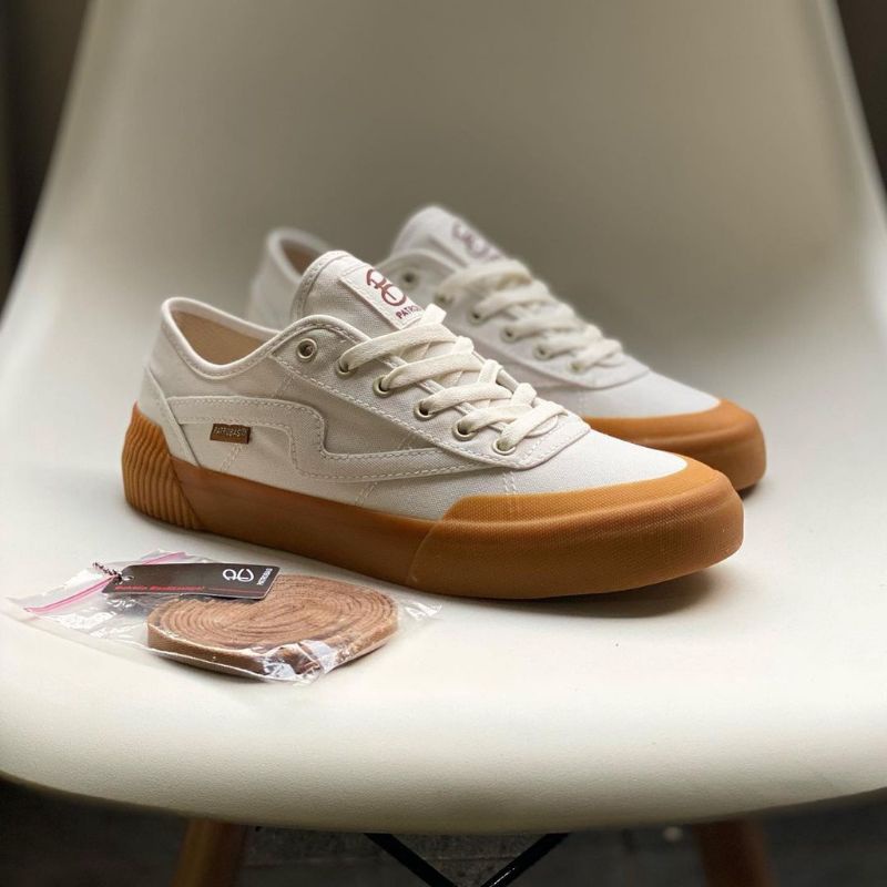 Jual Patrobas Equip low White Gum size 38 - Sepatu Sneakers Casual Pria ...