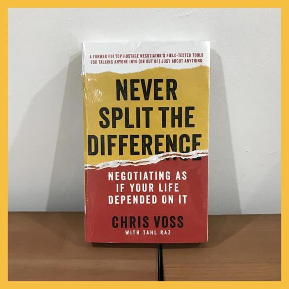 Jual Buku Import Never Split The Difference (Original Paperback ...