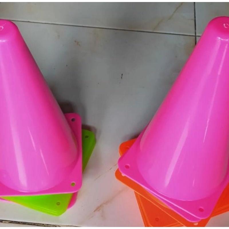 Jual Cone Kerucut Multifungsi Alat latihan Olahraga | Shopee Indonesia