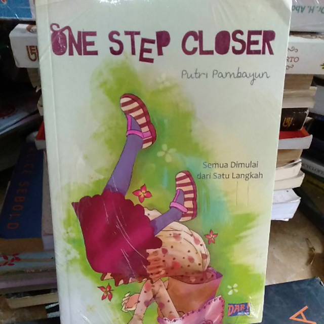 Jual Buku One Step Closer putri pambayun | Shopee Indonesia