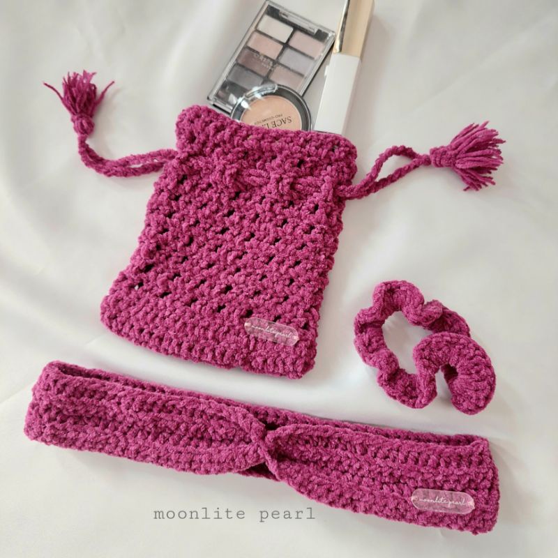 Jual HANDMADE Red Velvet series, velvet jewelry pouch, scruncies rajut ...