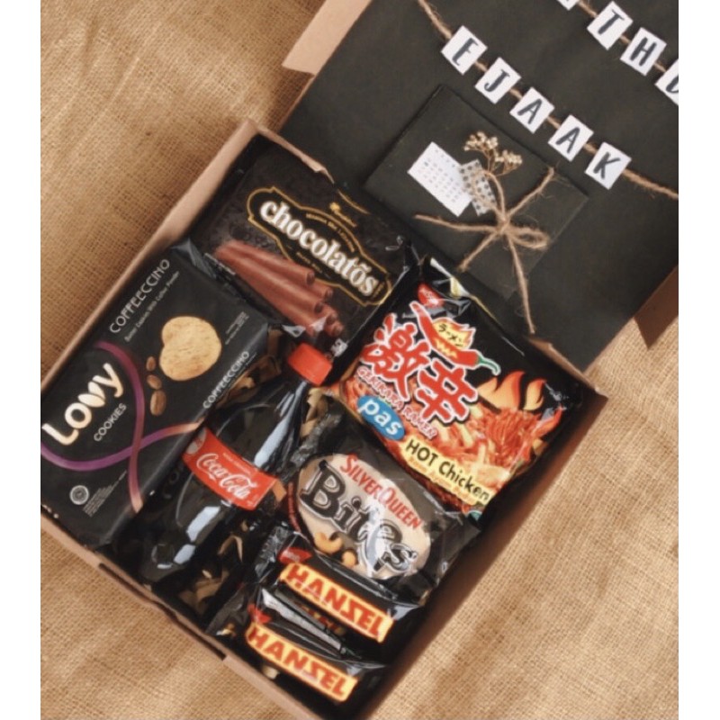 Jual SNACKBOX BLACK / SNACK BOX HITAM / HADIAH ULANG TAHUN AESTHETIC ...