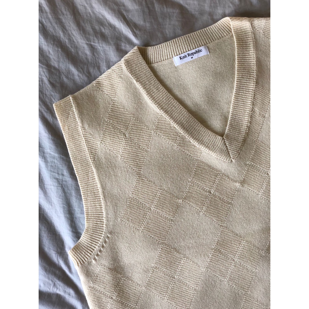 Jual Knit Republic Kai Men Knit Vest - Rompi rajut pria - Knit vest ...