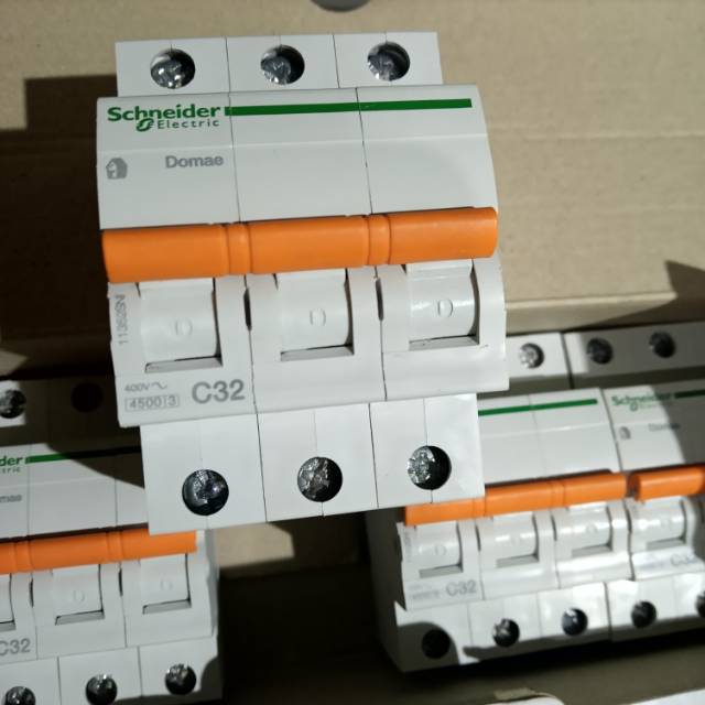 Jual Schneider MCB Domae 3P 32A | Shopee Indonesia