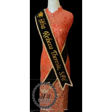 Jual selempang renda +logo toga 1harilangsungsiapkirim | Shopee Indonesia