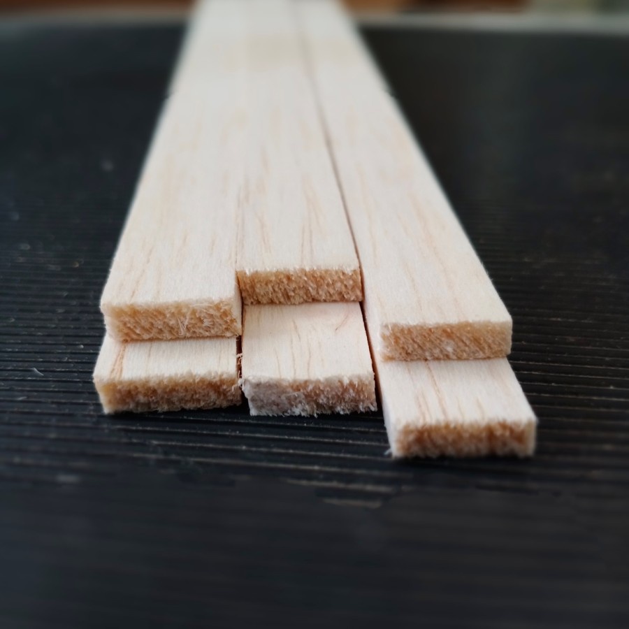 Jual PROMO KAYU BALSA 5PCS Kayu Balsa Strip 5mm x 20mm kayu maket DIY ...