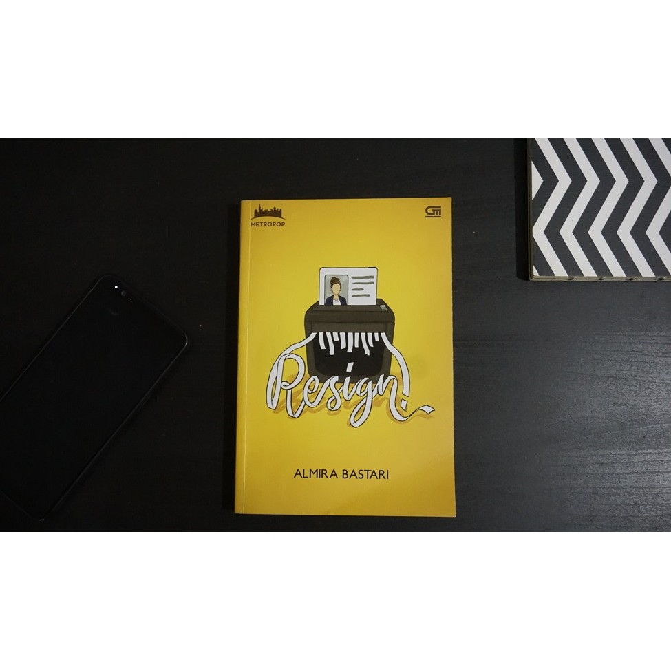 Jual Buku Resign! Karya Almira Bastari | Shopee Indonesia