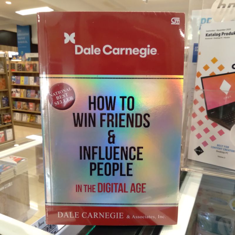 Jual Buku How to win friends & influence people in the digital age (sc) - Dale Carnegie ...