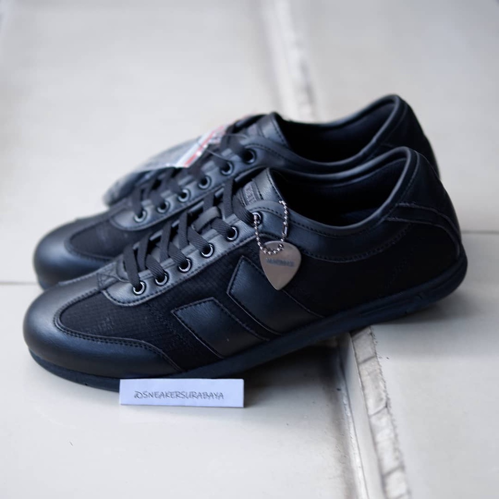 Jual Macbeth Brighton Black Black | Shopee Indonesia