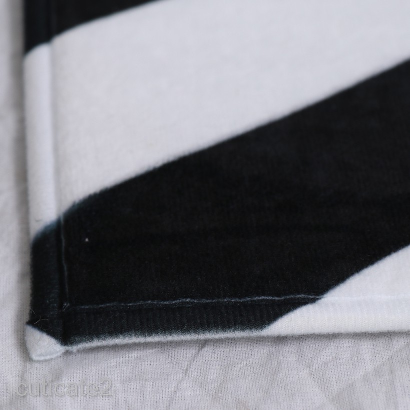 Jual Karpet Alas Lantai dengan Bahan Poliester Warna Hitam dan Putih ...