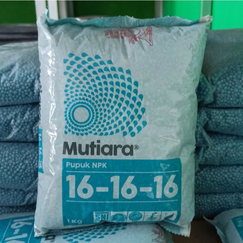Jual Pupuk majemuk NPK Mutiara 16/16/16 1kg NPK meroke tetap jaya | Shopee Indonesia