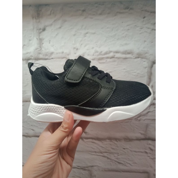 Jual sepatu hitam anak Jackson ORI | Shopee Indonesia