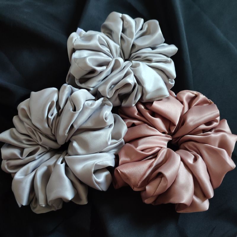 Jual XXL SCRUNCHIE SATIN VELVET - RAHAYA SCRUNCHIE | Shopee Indonesia