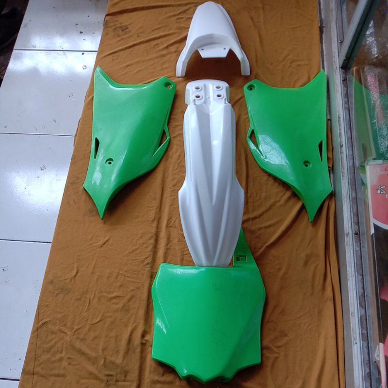 Jual BODY COVER KX 85 BEBEK STANDAR GTX KX85 NEW HIJAU PUTIH SPAKBOR/PAPAN NOMOR STAR DEPAN ...