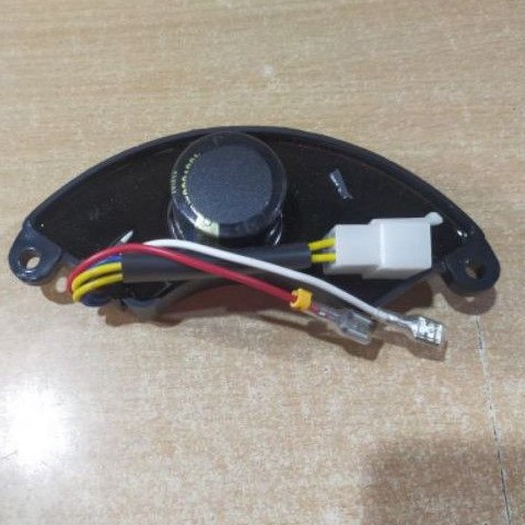 Jual Avr 5000 Watt 6 kabel body plastik 450 volt / 680 uf | Shopee ...