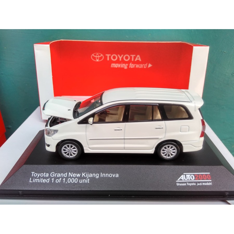 Jual Diecast Innova Grey dan innova putih miniatur mobil Toyota Grand ...
