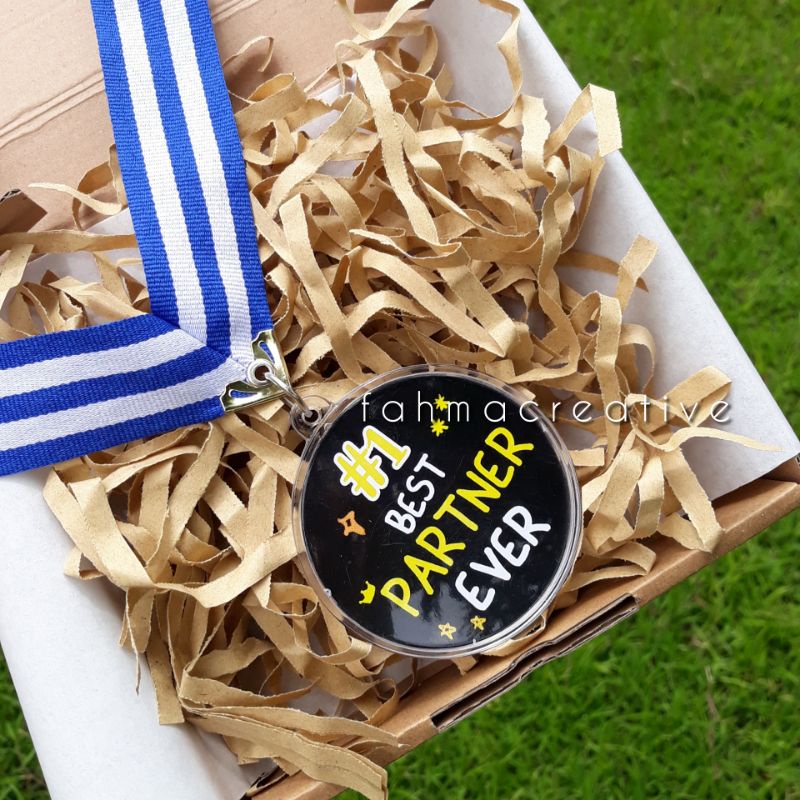 Jual Medali Hadiah Custom (Ulang Tahun Boyfriend Graduation Sempro ...