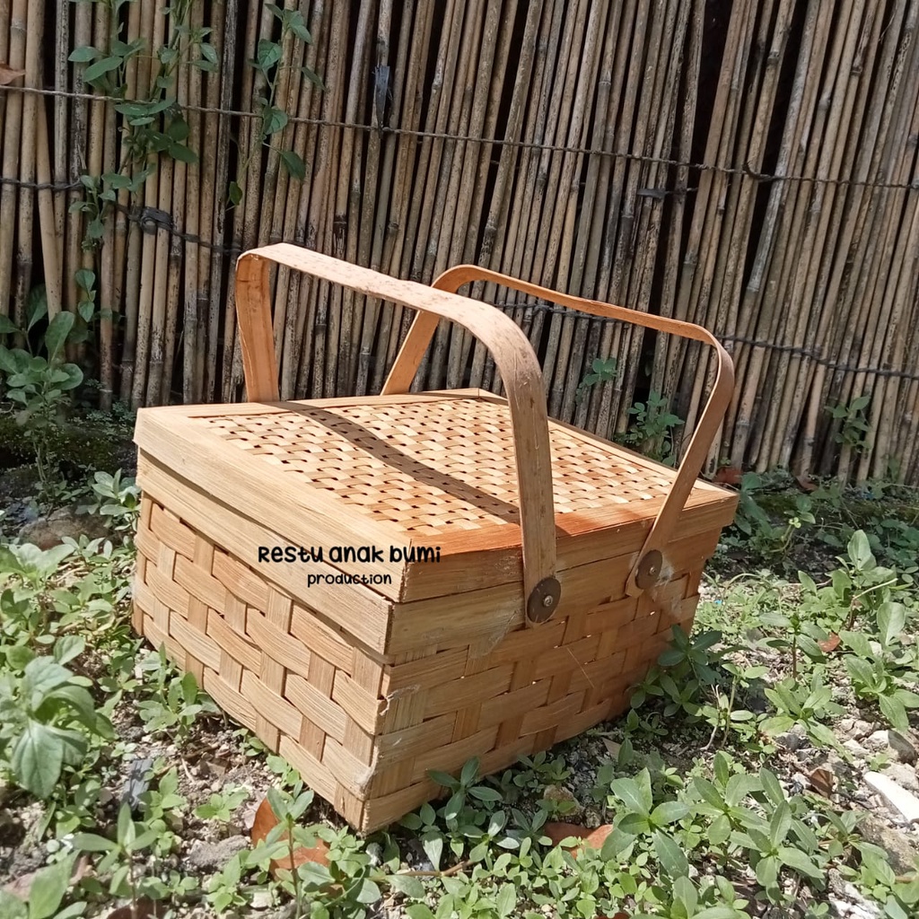 Jual keranjang anyam 25x30x15/tempat menyimpan makanan/kado/bingkisan ...
