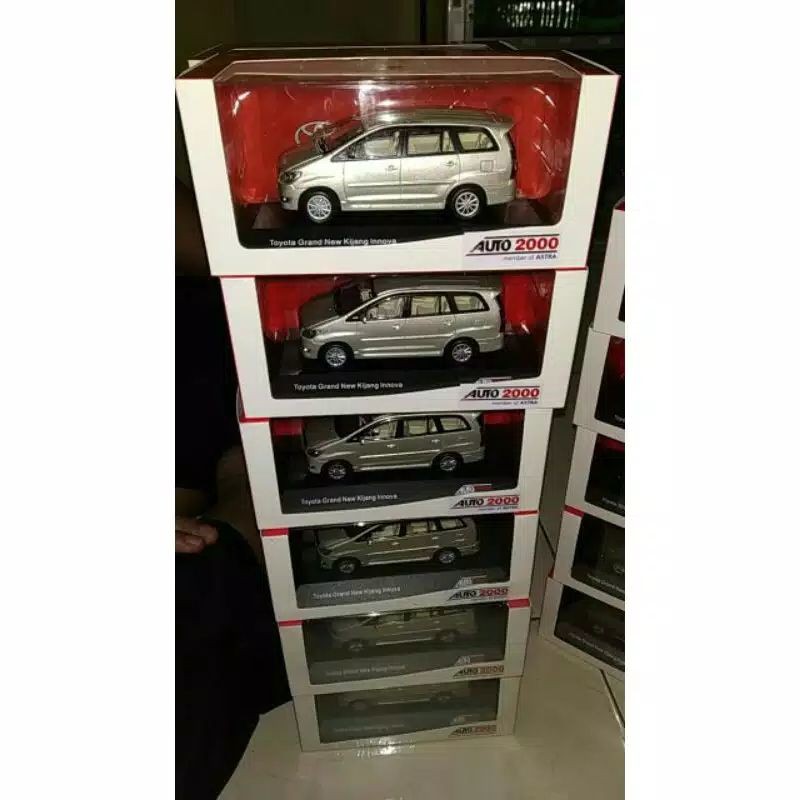 Jual Diecast Miniatur Mobil Toyota Kijang Innova Auto 2000 Mainan Anak ...