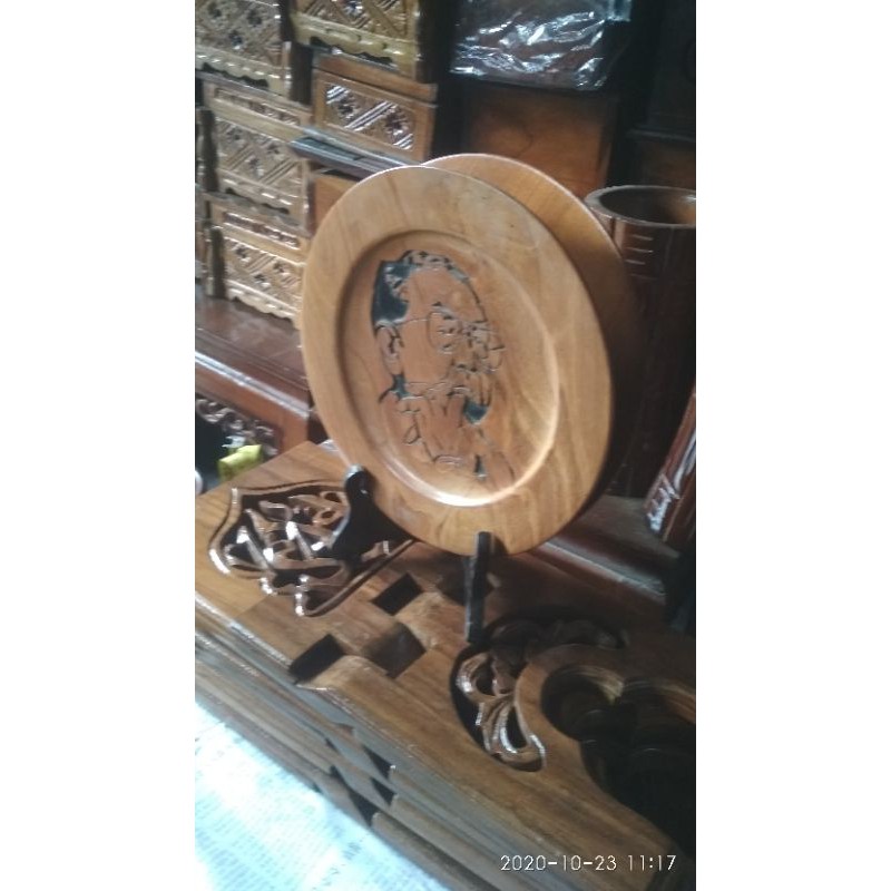 Jual Hiasan pajang piring kayu jati (Bisa custom foto) | Shopee Indonesia