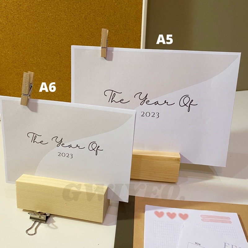 Jual Wood Standing Calendar Kalender 2023 Mini Meja Planner Gwiyeo GD01 ...