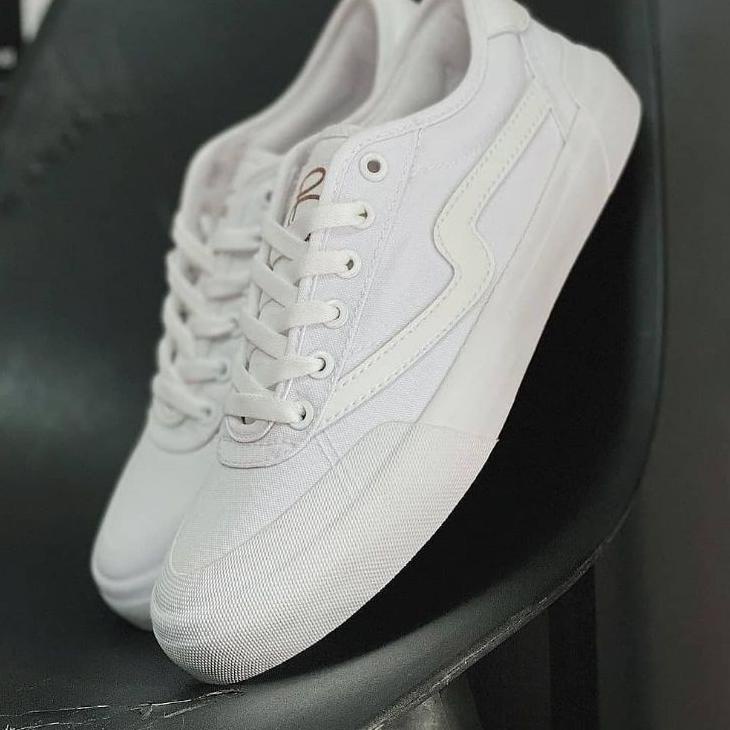 Jual Harga Termuraah Patrobas Ivan Triple White | Shopee Indonesia