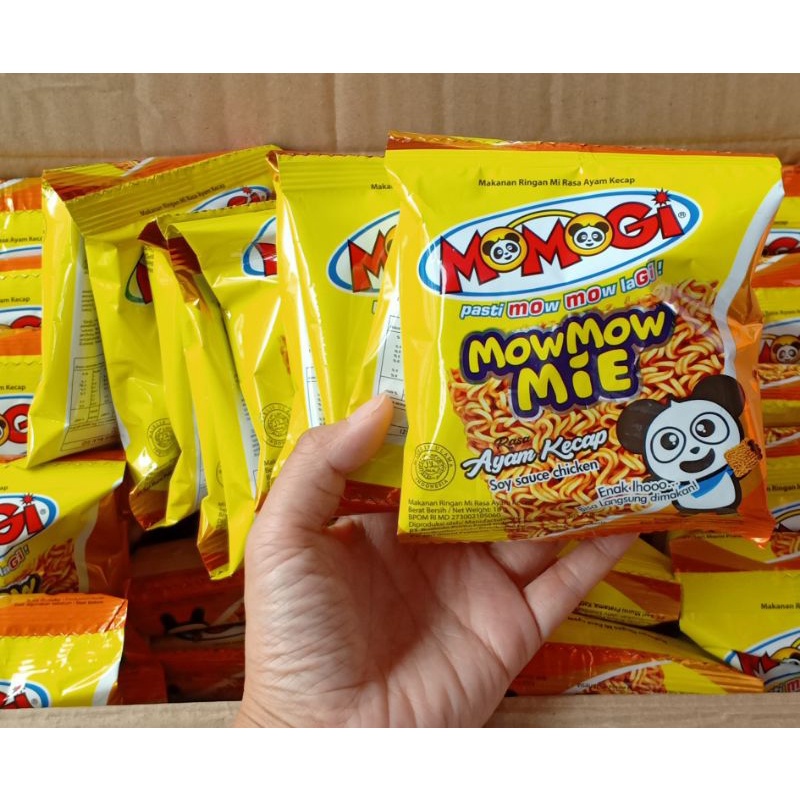 Jual agen distributor makanan ringan snack momogi mow mow mie kremes ...
