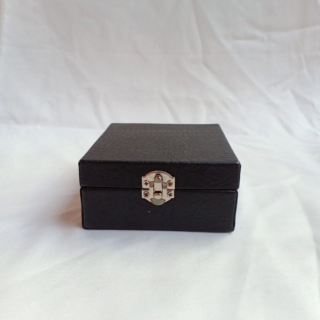 Jual Jewelry Box | Kotak Perhiasan, Emas Antam & Accesories Hitam ...