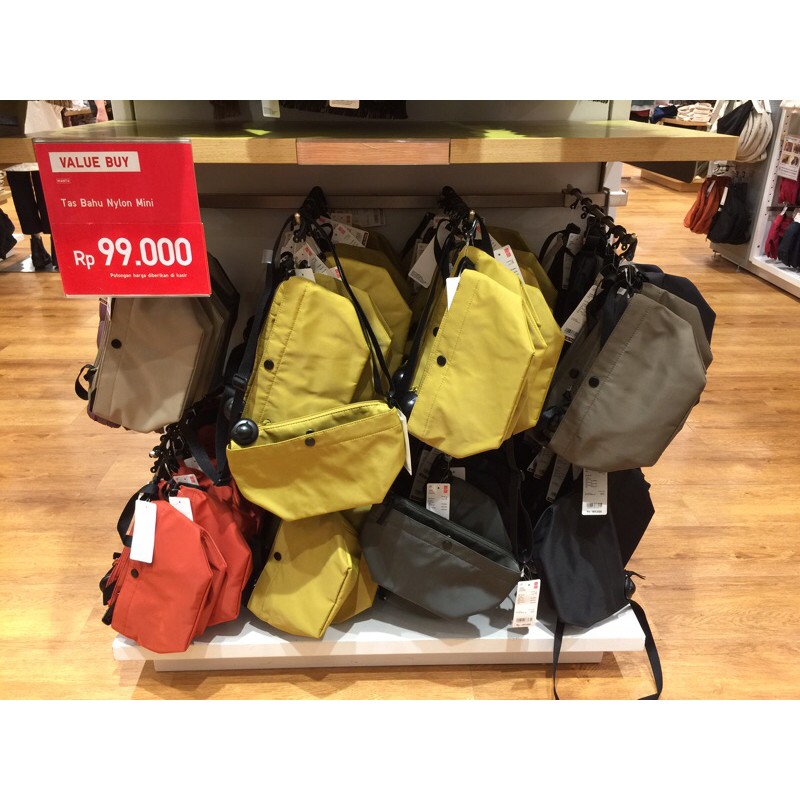 Jual TAS BAHU NYLON MINI UNIQLO NEW | Shopee Indonesia