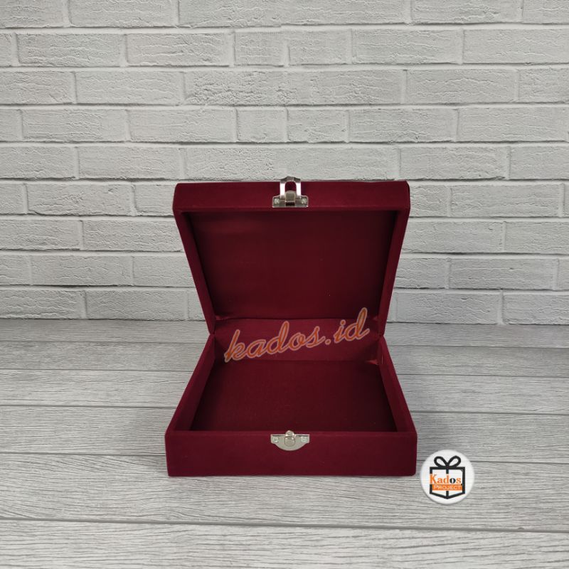 Jual Box / kotak Beludru || Kotak PLAKAT AKRILIK | Shopee Indonesia