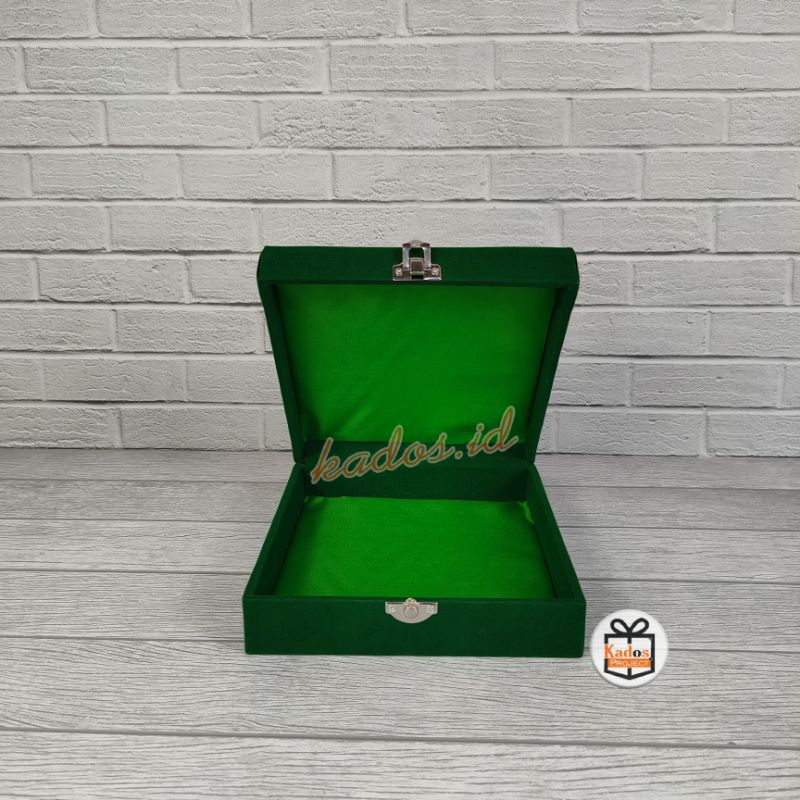Jual Box / kotak Beludru || Kotak PLAKAT AKRILIK | Shopee Indonesia