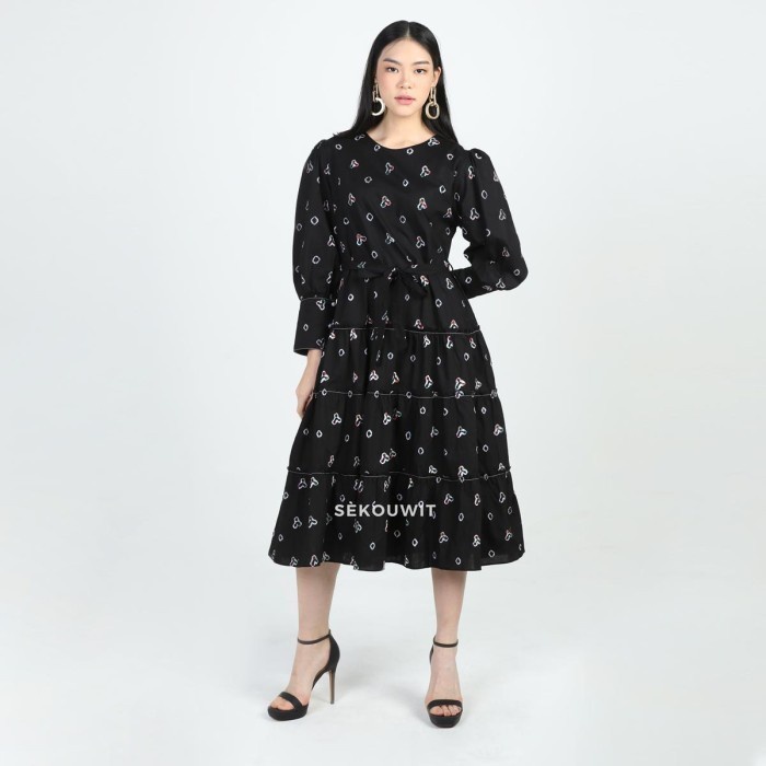 Jual JESSAMINE Batik Jumputan Tiered Midi Dress Sèkouwit In Black ...