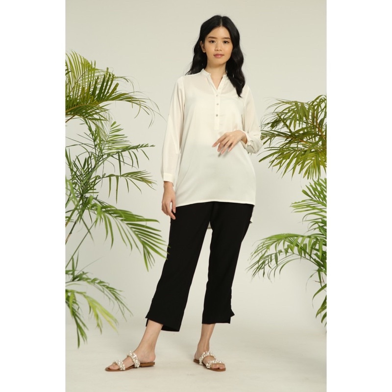 Jual BLOUSE PUTIH LUNA HABIT (NEW) | Shopee Indonesia