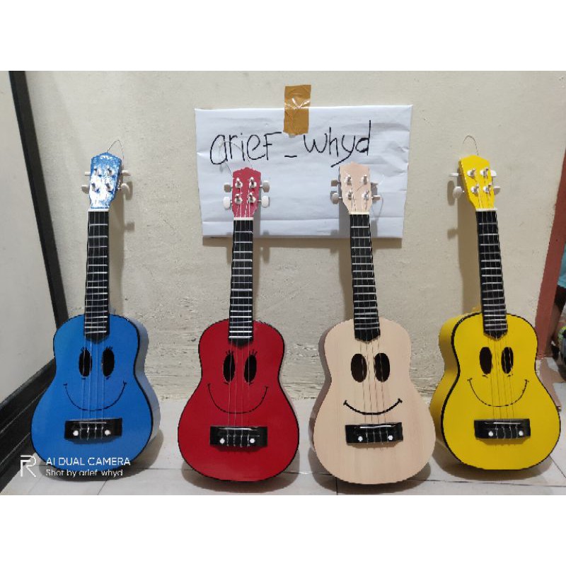 Jual ukulele/kencrung senar 4 model smile ( bonus pick ) | Shopee Indonesia