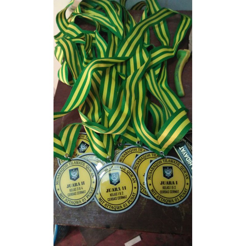 Jual medali akrilik lapis resin/fiber (cek harga grosir) | Shopee Indonesia