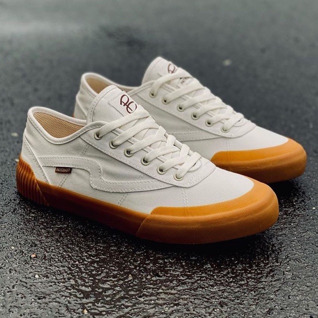 Jual Patrobas Equip Low White Gum Original | Shopee Indonesia